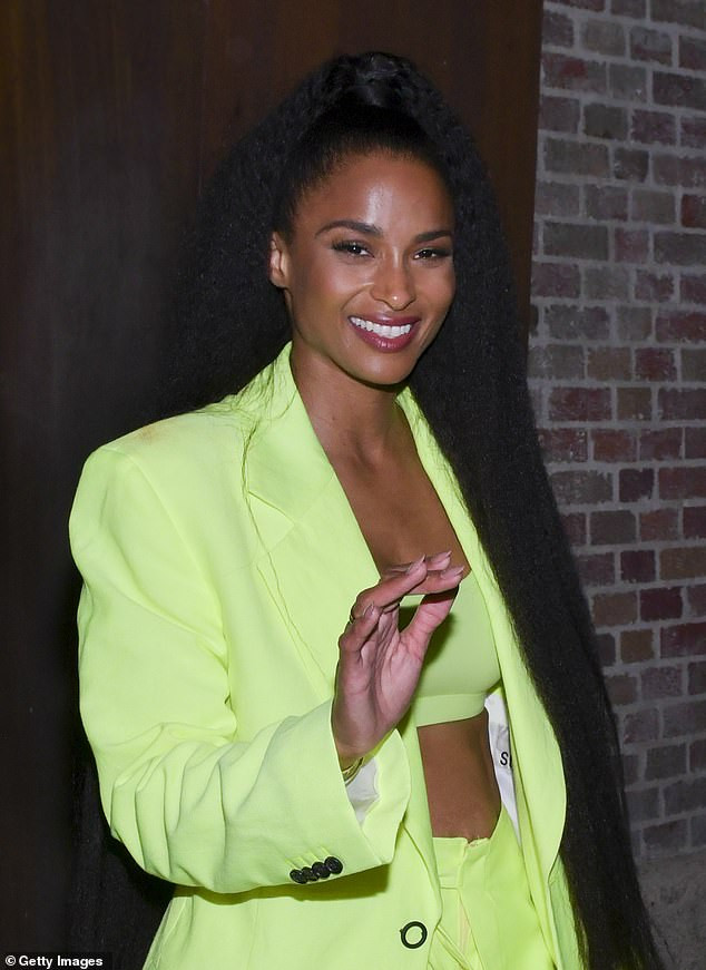 Ciara flaunts her in abs in neon ensemble as she hits the stage at Ru ...