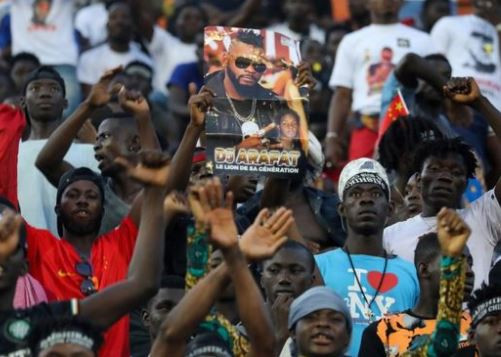 Thousands of fans troop out pay tribute to late DJ Arafat at his burial ...