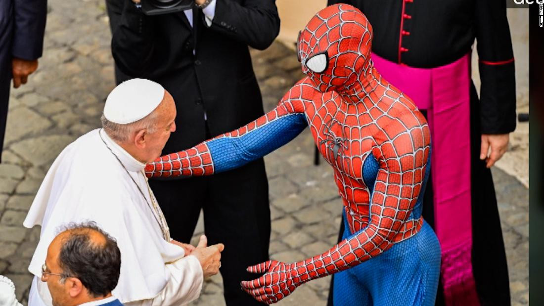 Pope Francis meets ''Spider-Man'' at weekly audience in Vatican (photos)
