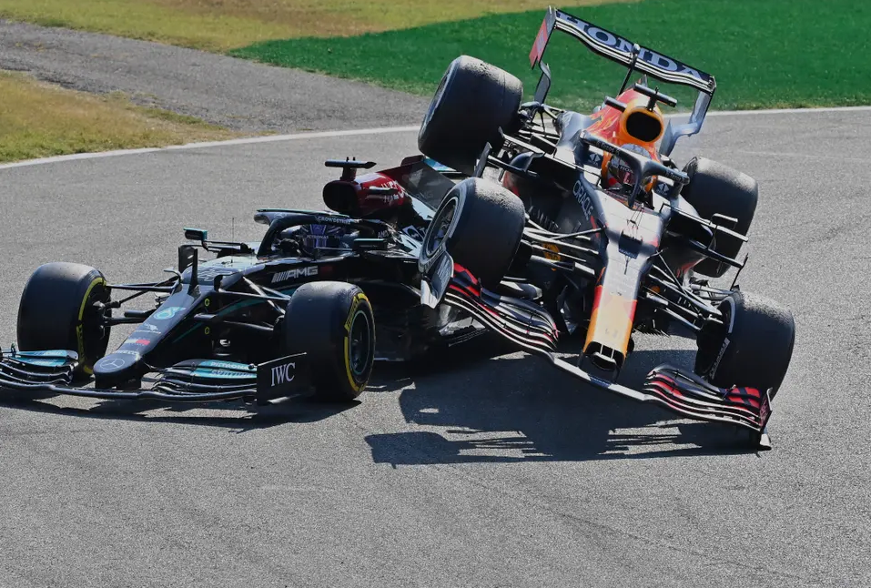 Lewis Hamilton accused by Red Bull chief of faking injuries