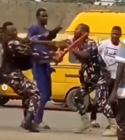 Police officers caught on camera fighting in Oshodi over the weekend ...