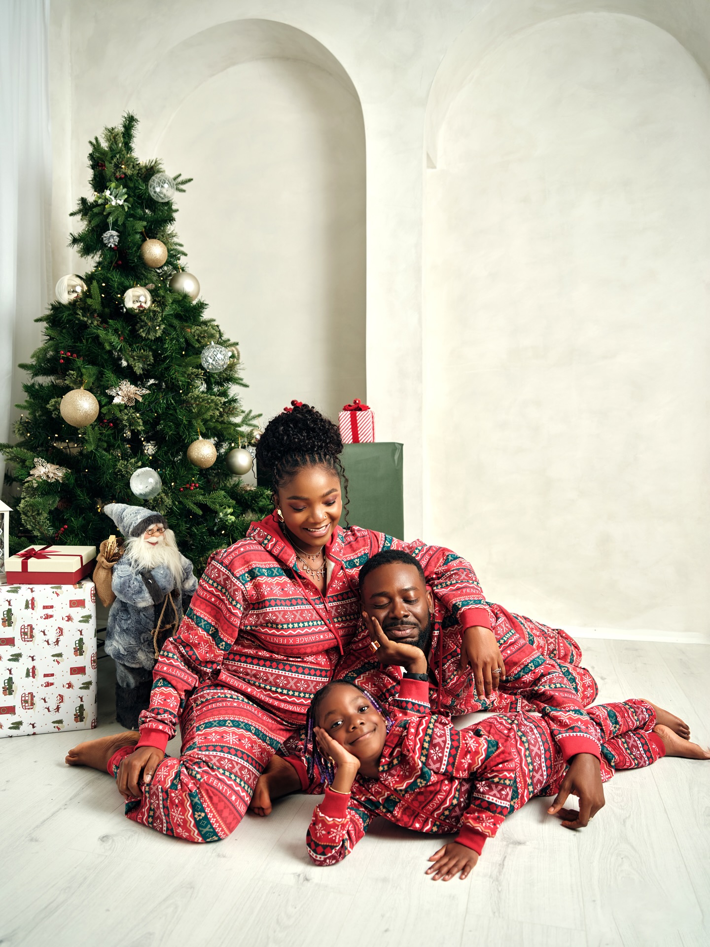 Singer Simi showcases baby bump in Christmas family photos